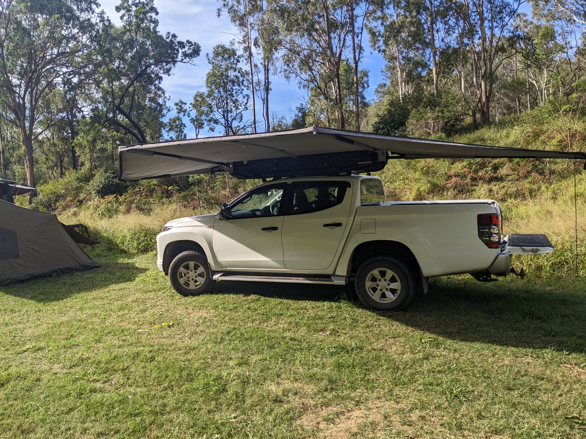 OUTBOUND Shield 3 Freestanding Awning- 180 degree – Supa Peg Australia